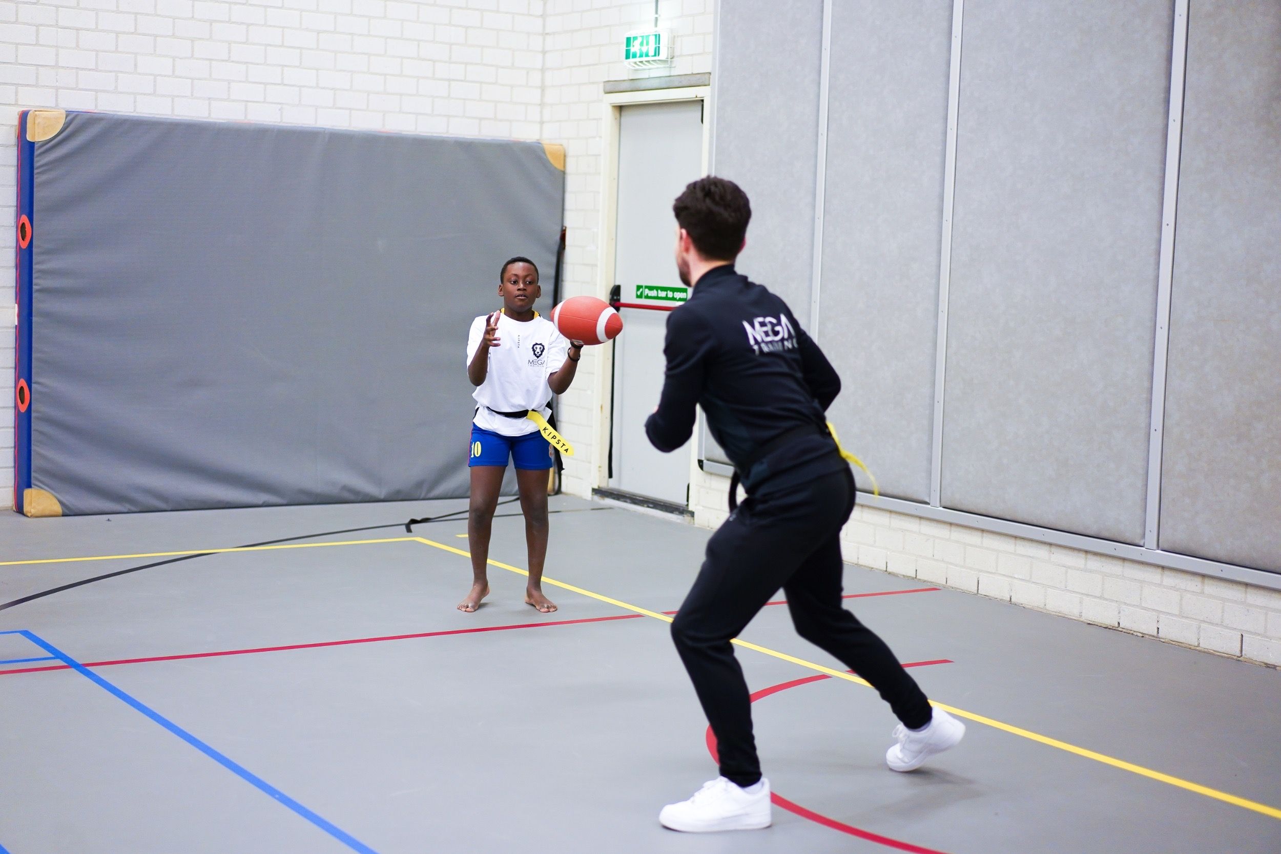 Motorische ontwikkeling stimuleren - spelend leren bewegen | Mega Training